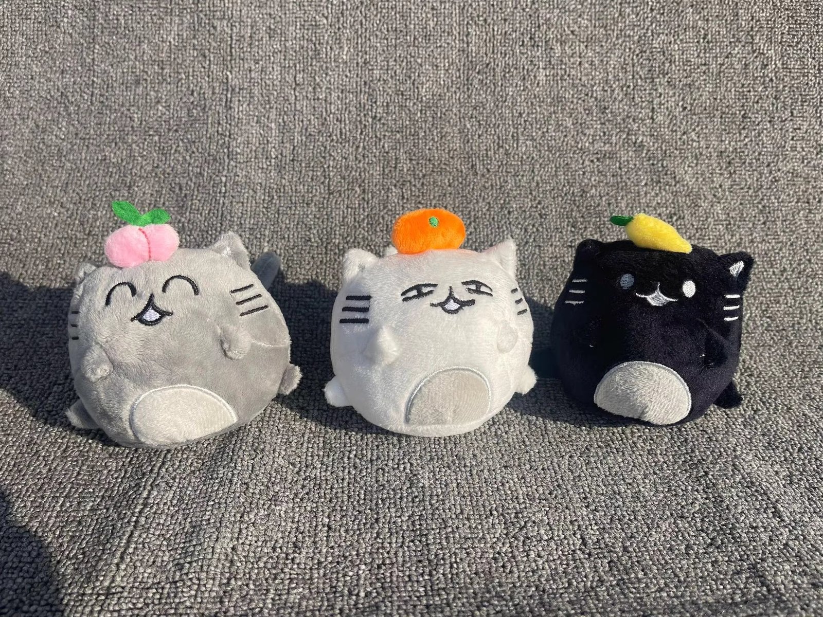 Seventeen Jun Happy Cat Plushie Keychain | IDOL LOOKBOOK